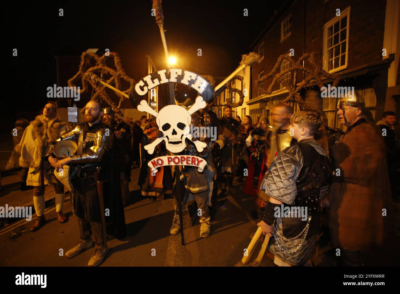 Fireworks uk houses streets hi-res stock photography and images - Alamy