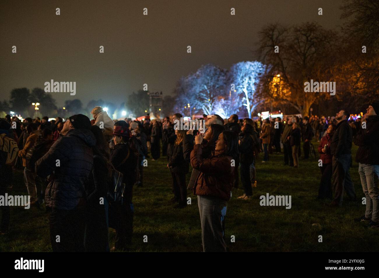 Cambridge, UK. 5th November, 2024. People enjoy the fireworks display ...