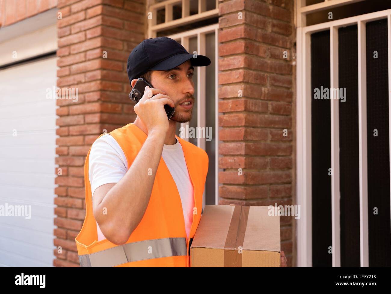 A lost delivery man hi-res stock photography and images - Alamy