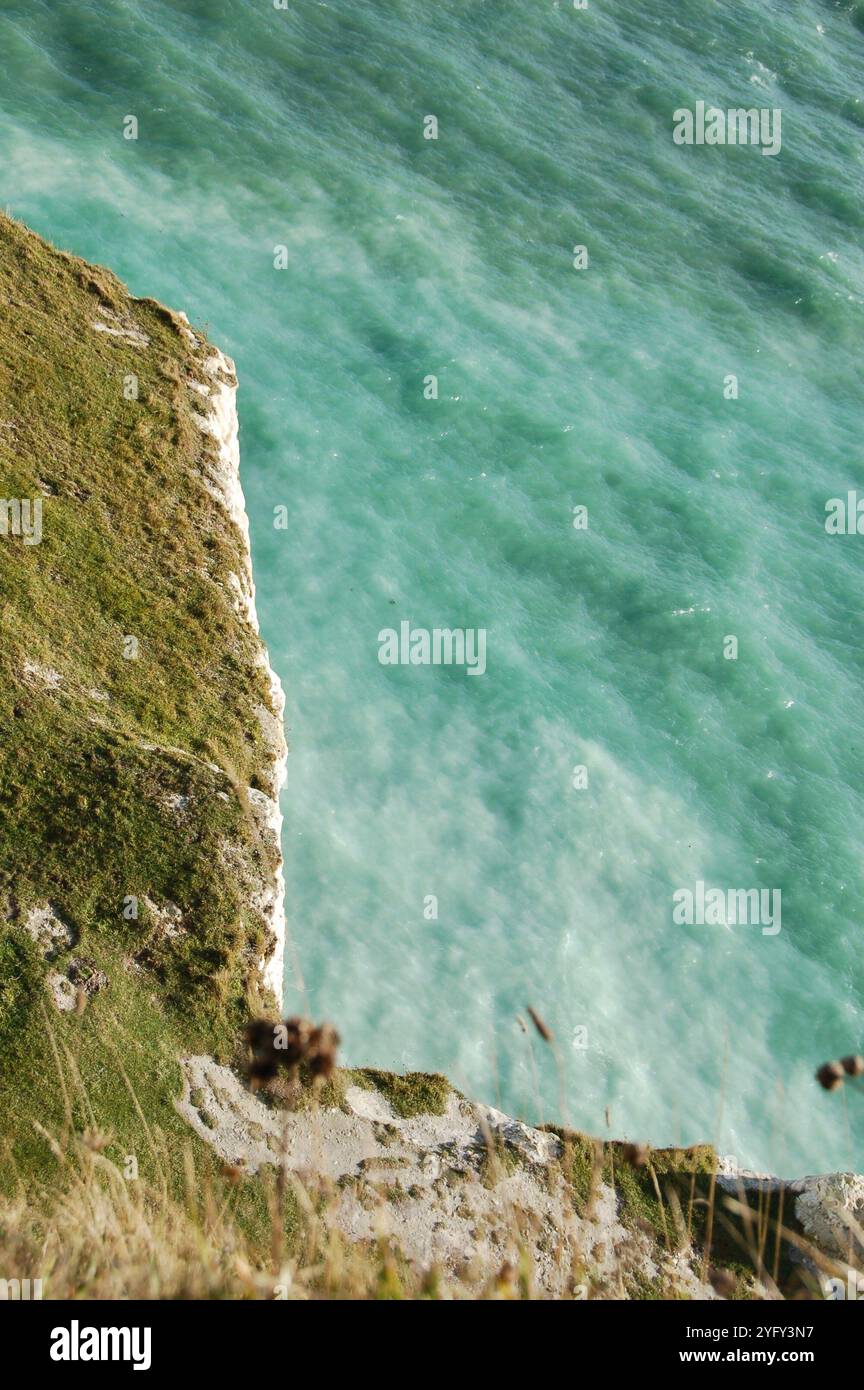 White chalk cliffs ocean hi-res stock photography and images - Alamy