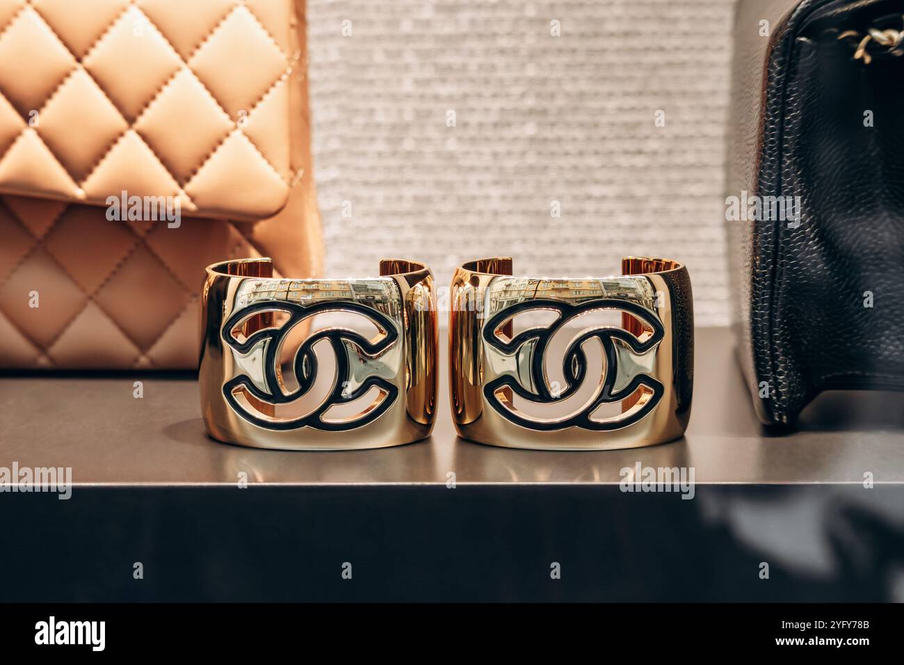 Iconic accessories hi-res stock photography and images - Alamy