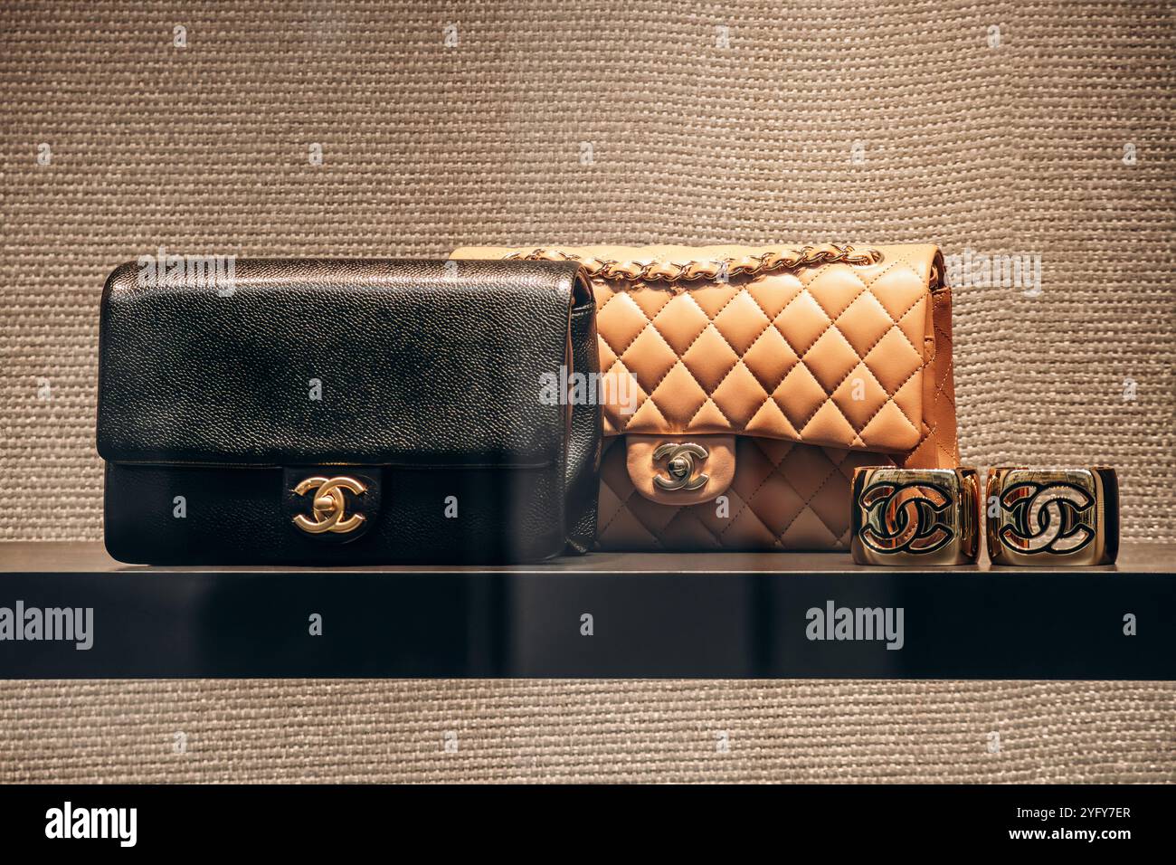 Iconic accessories hi-res stock photography and images - Alamy