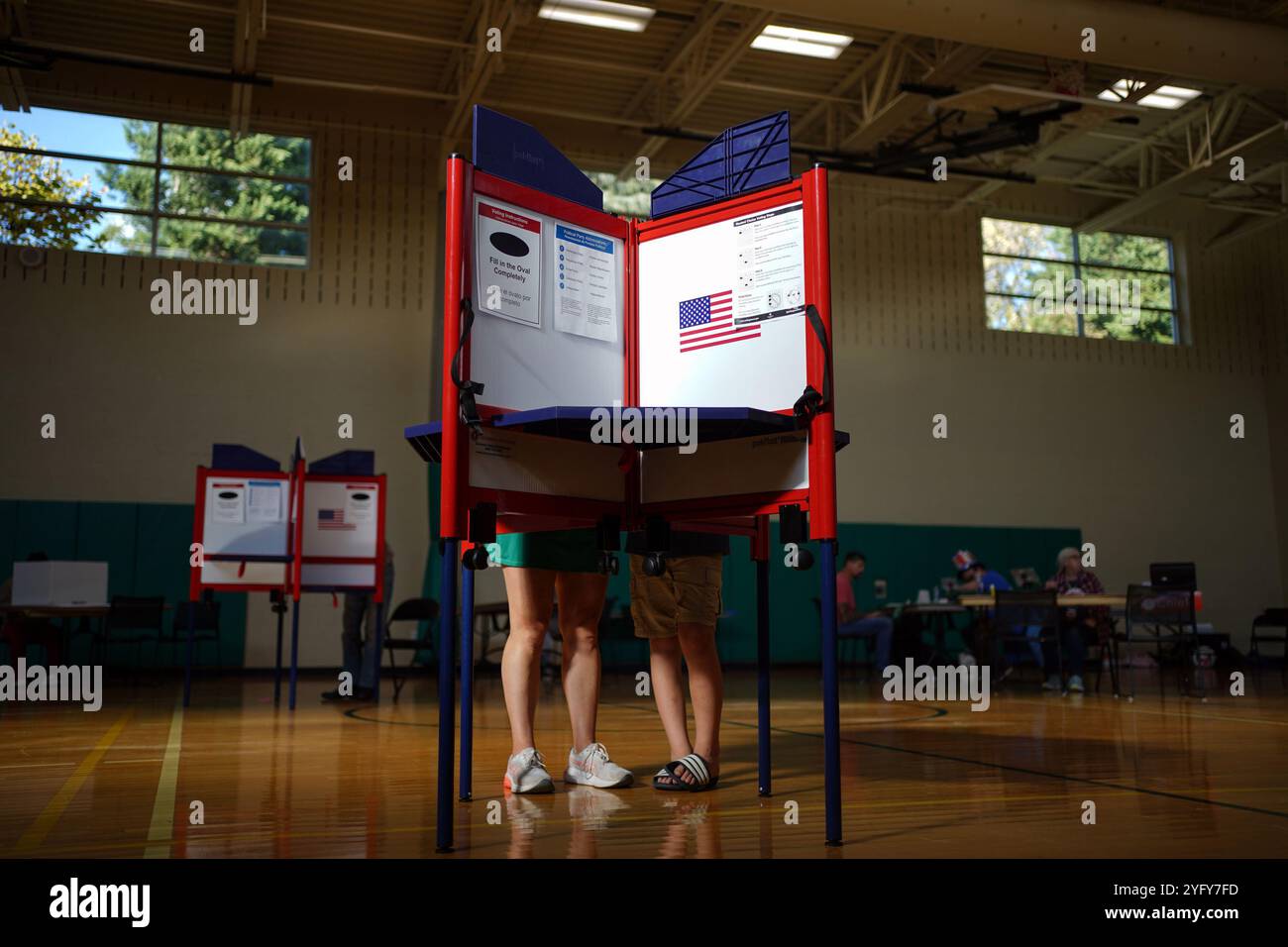 Arlington, United States. 05th Nov, 2024. Voters cast their ballots in ...