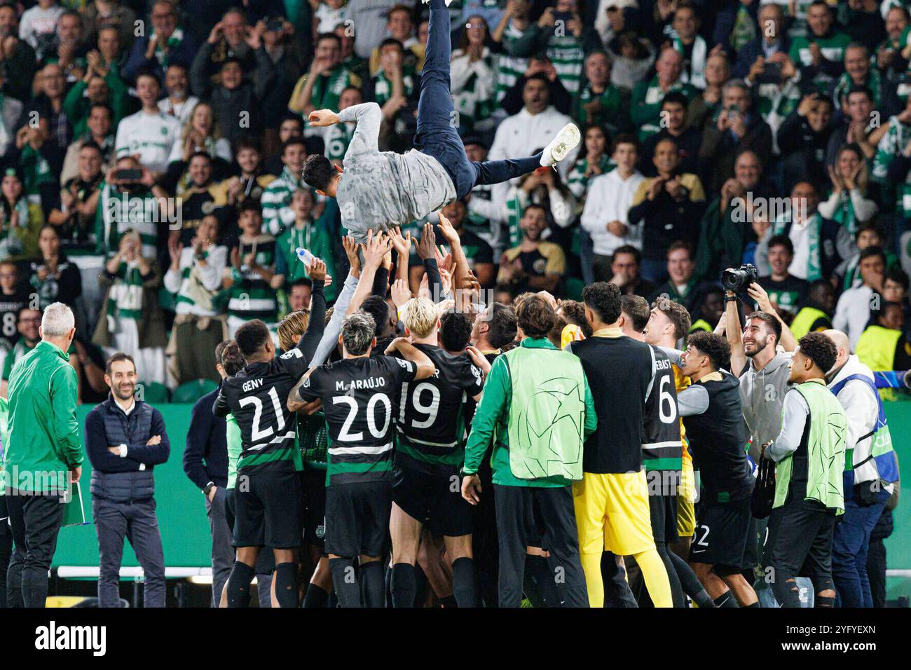 Rubem Amorim seen with all players and staff during UEFA Champions ...