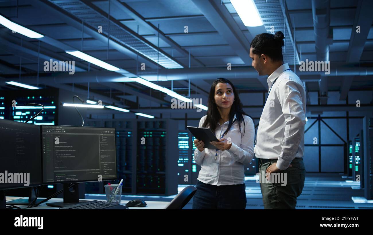 Server farm engineering team hi-res stock photography and images - Alamy