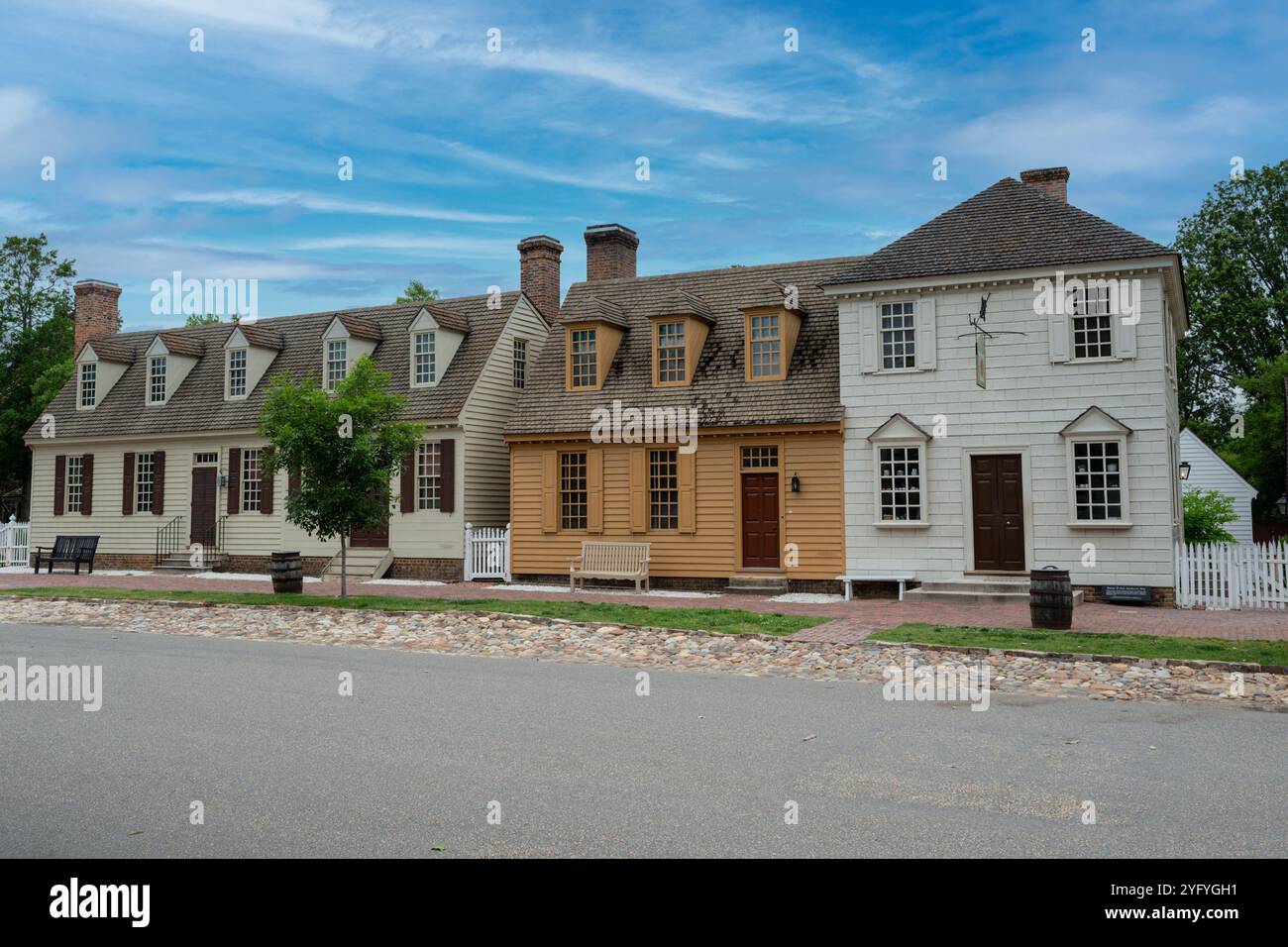 Colonial Williamsburg buildings on Duke of Gloucester Street Stock ...