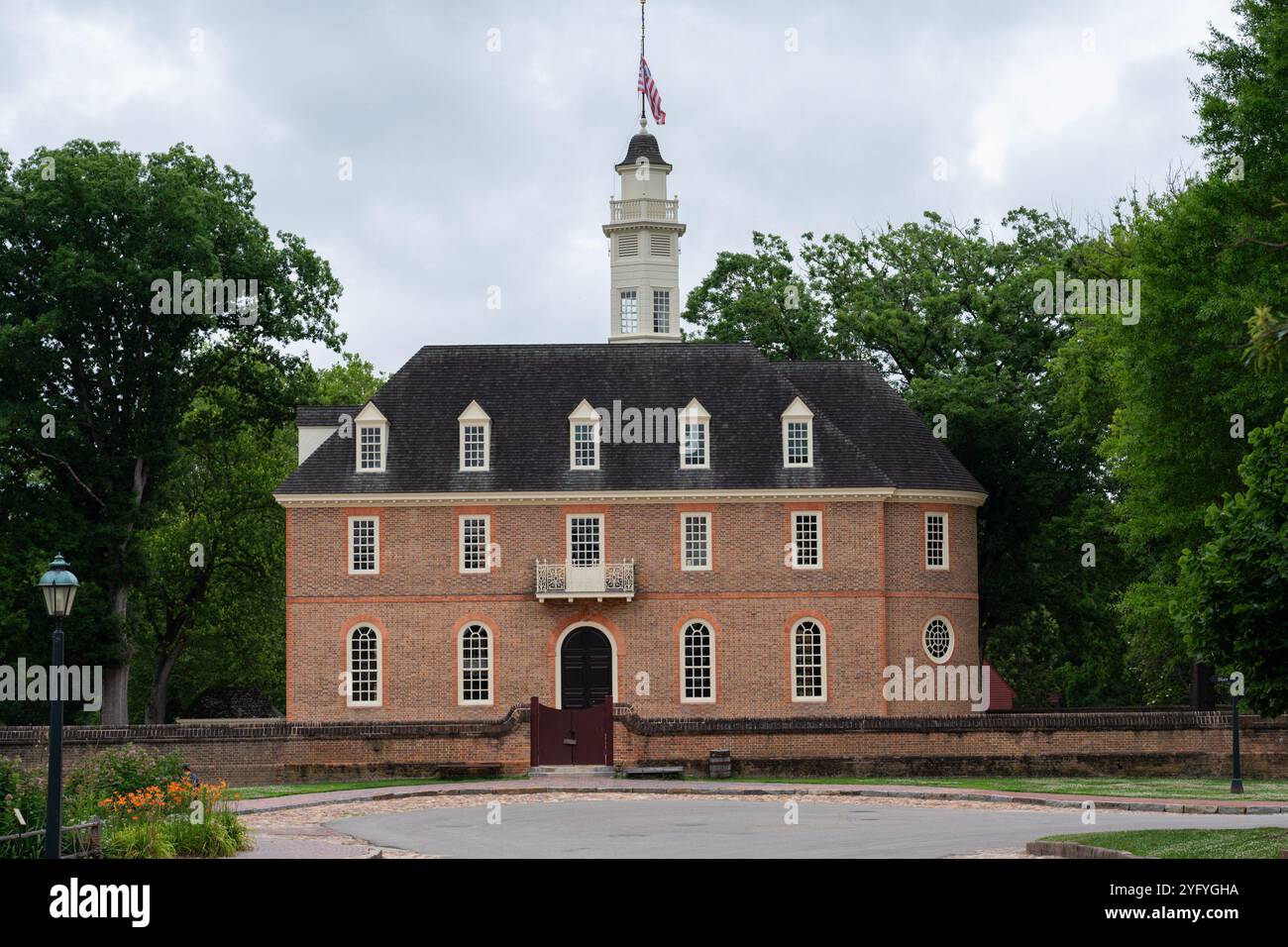 Colonial Williamsburg Capitol building Stock Photo - Alamy