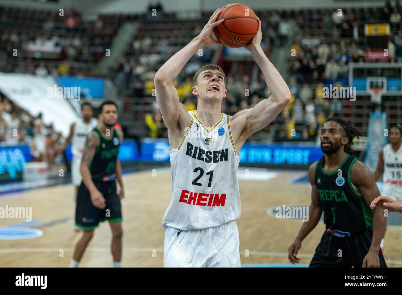 Ludwigsburg, Deutschland. 05th Nov, 2024. Dominykas Pleta (MHP Riesen ...