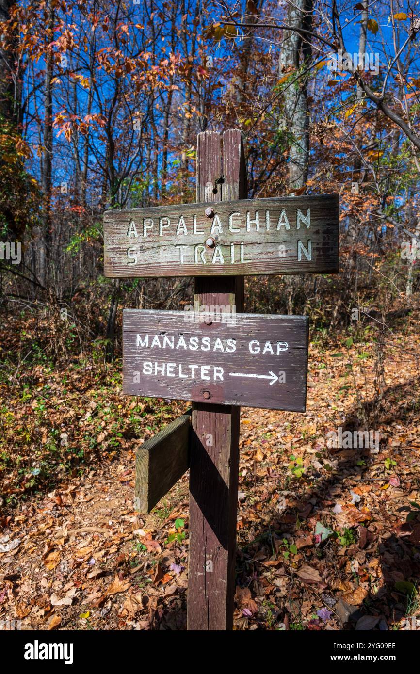 Rustic signs on the Appalachian National Scenic Trail Stock Photo - Alamy