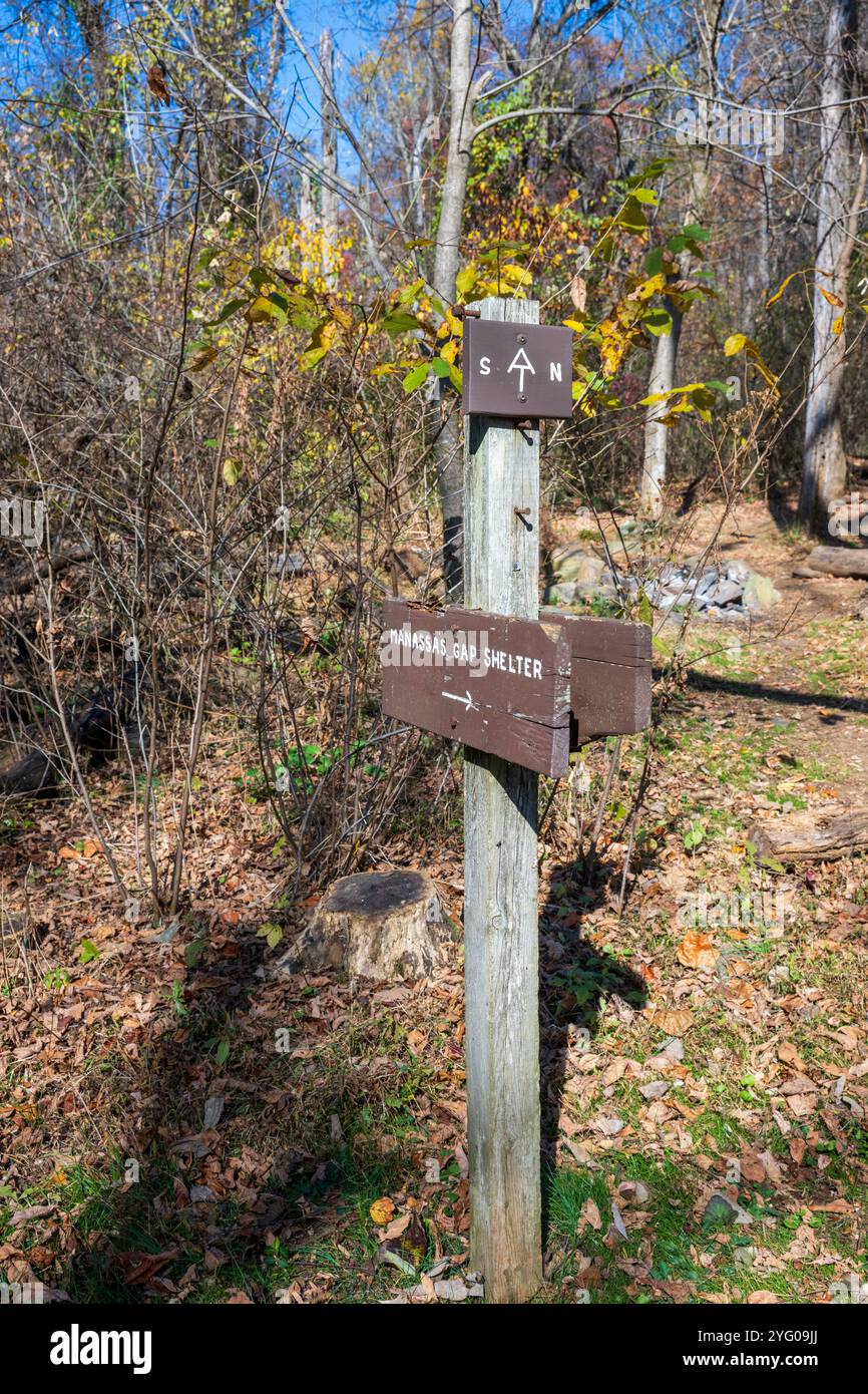 Rustic signs on the Appalachian National Scenic Trail Stock Photo - Alamy