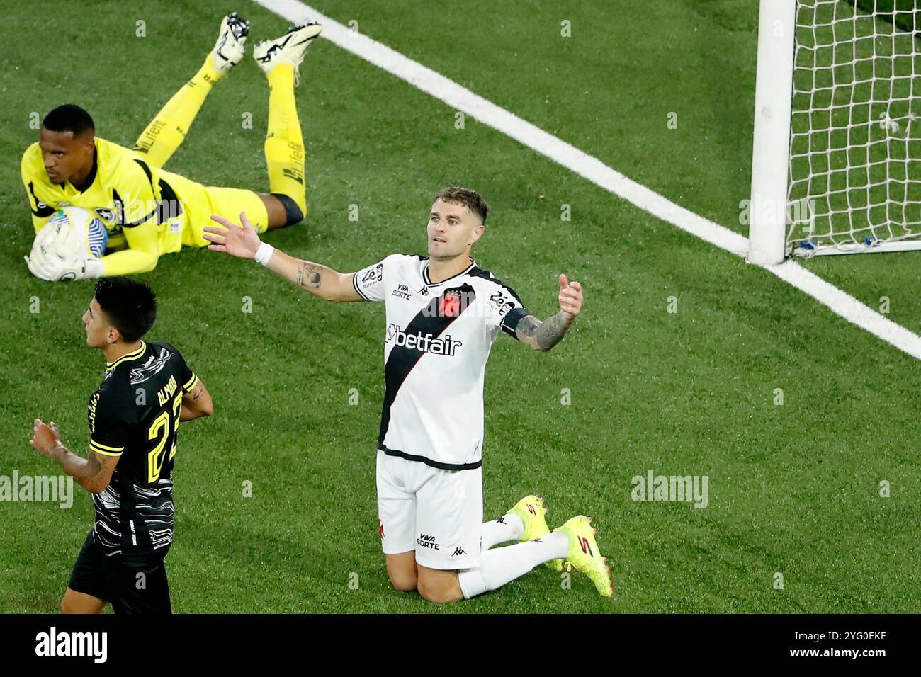 Rio de Janeiro, Brazil. 05th Nov, 2024. Botafogo goalkeeper John Victor ...