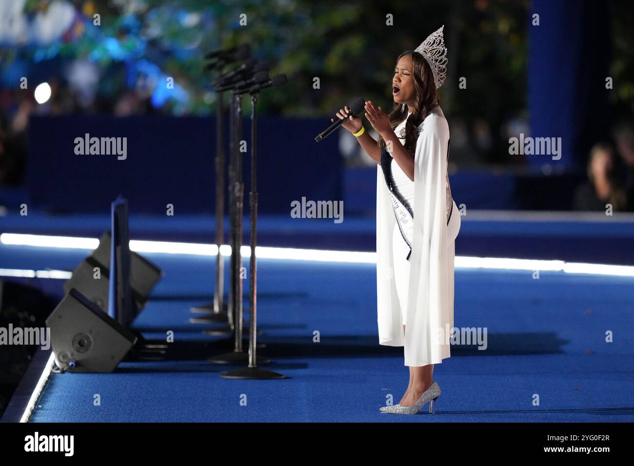 Damaris Moore, Miss Howard University, sings the national anthem during ...