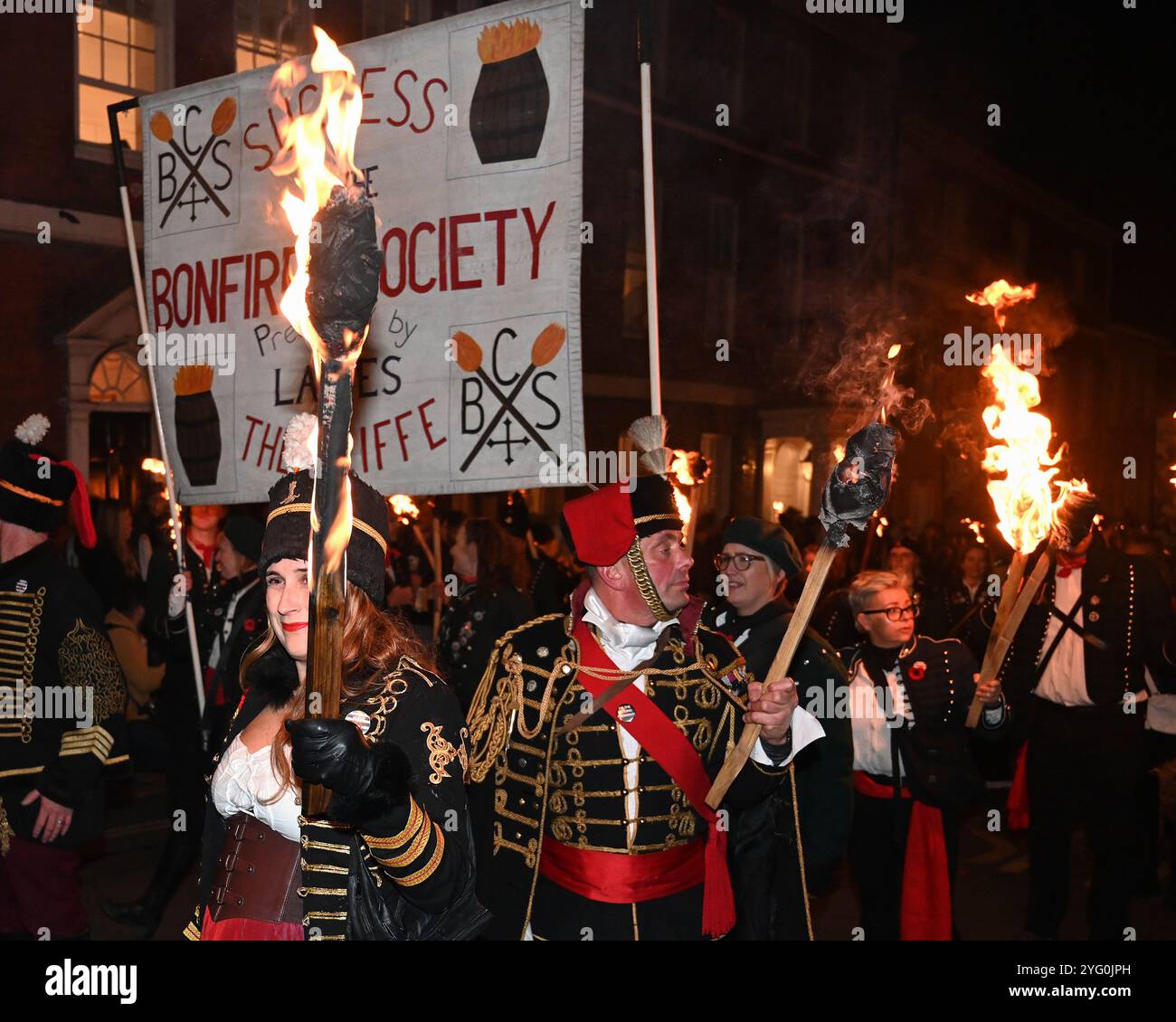 Lewes, UK. 5th November 2024. Thousands fill the streets of Lewes in ...