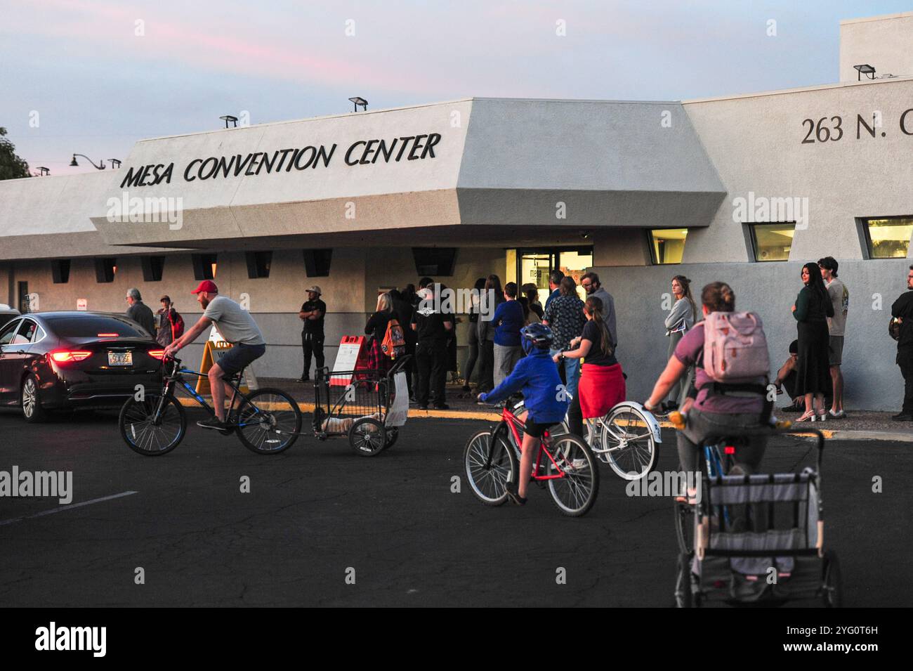 Phoenix, Arizona, USA. 5th Nov, 2024. Voter turnout remained strong in ...