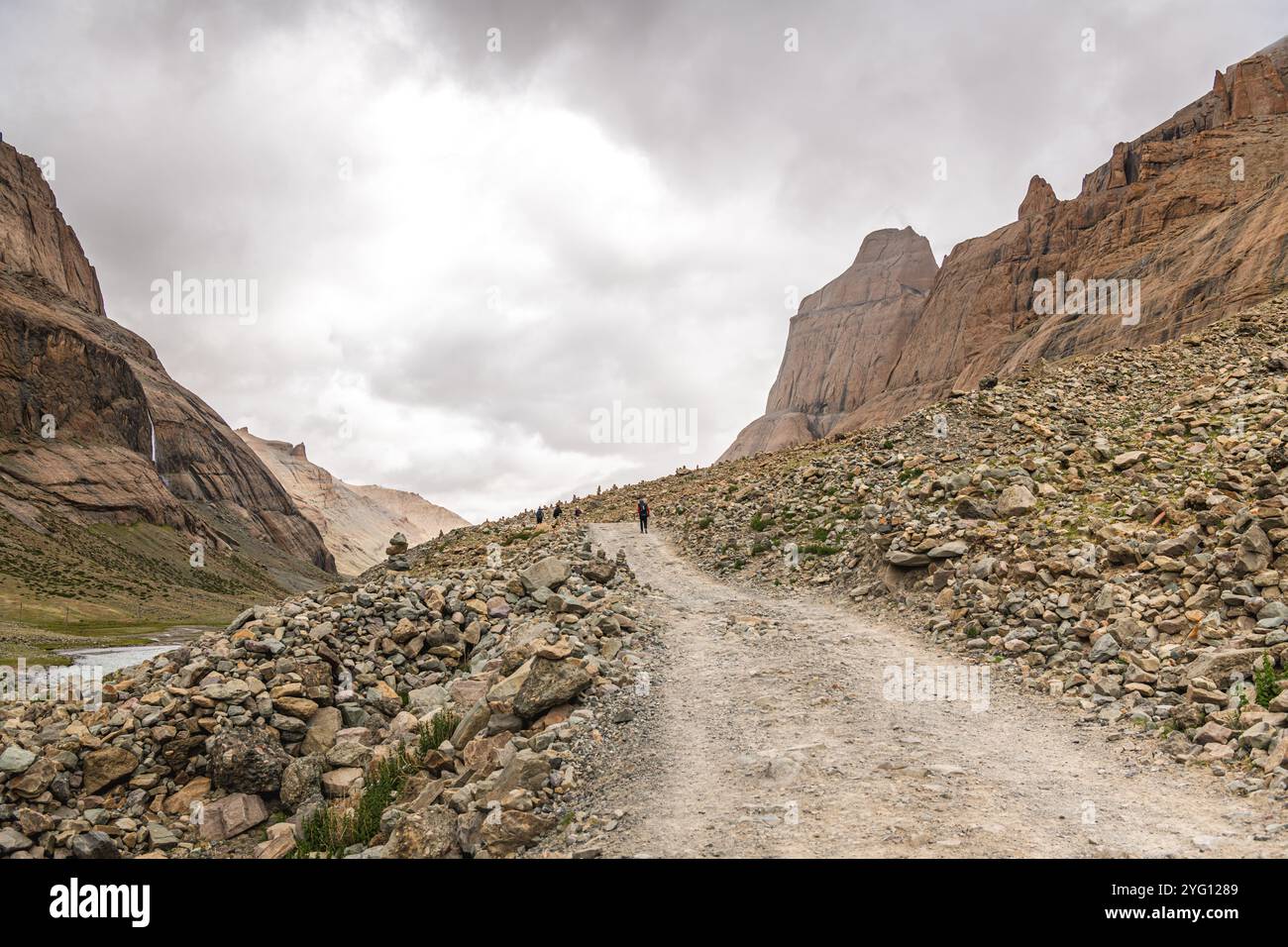 Shiva india waterfall hi-res stock photography and images - Alamy