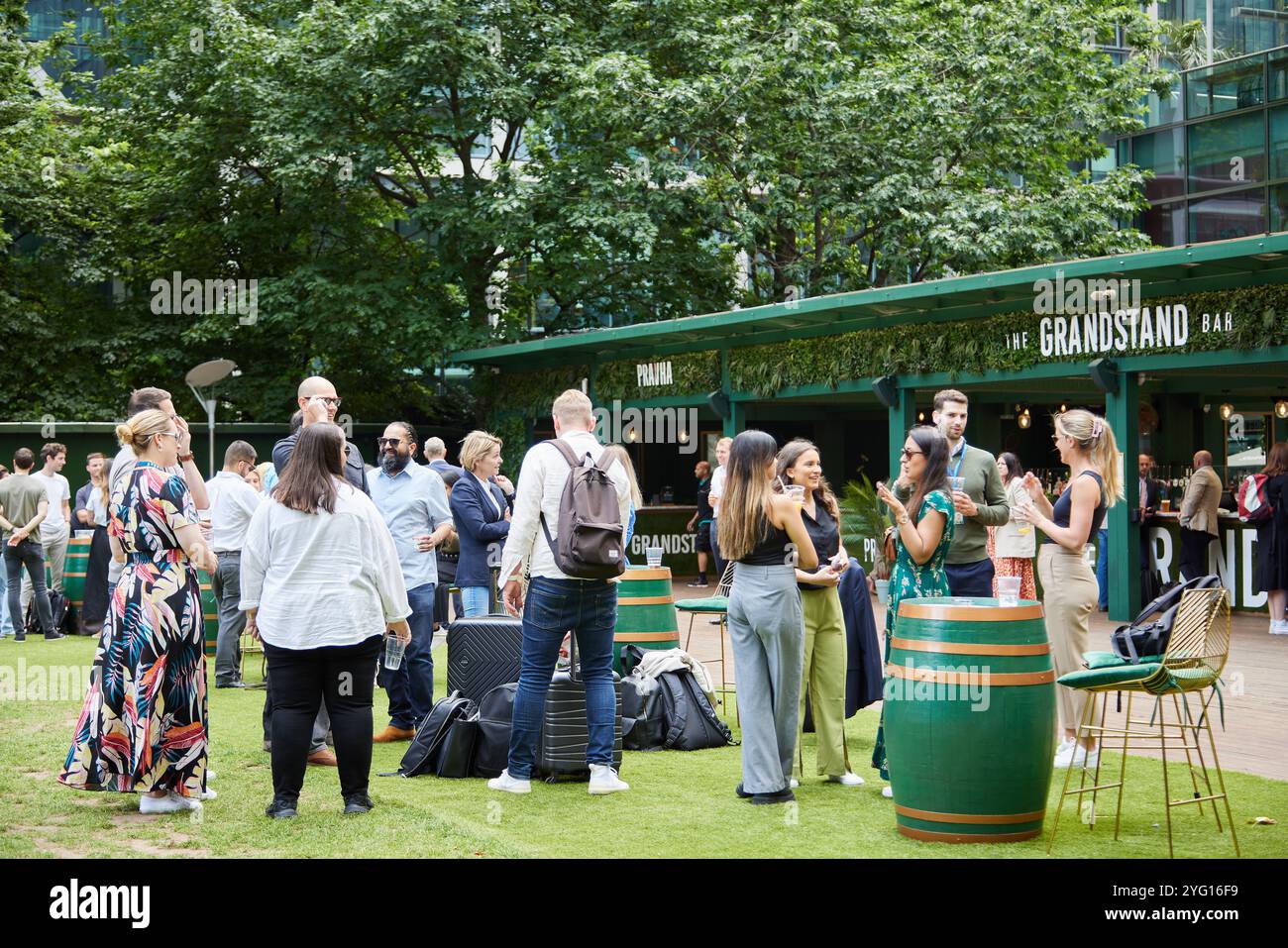 Workers drinking outside a bar in Canary Wharf, London Stock Photo - Alamy
