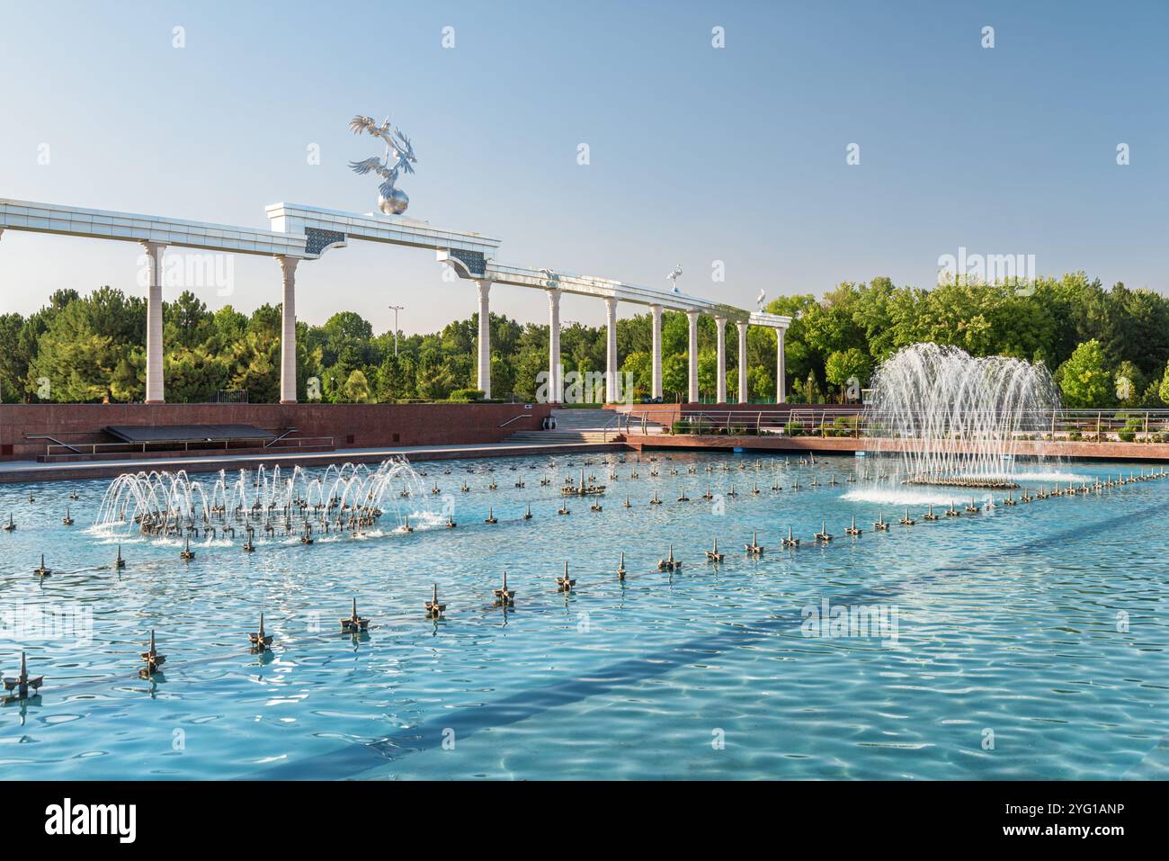 Fountains in Mustaqillik Maydoni (Independence Square), Tashkent Stock ...