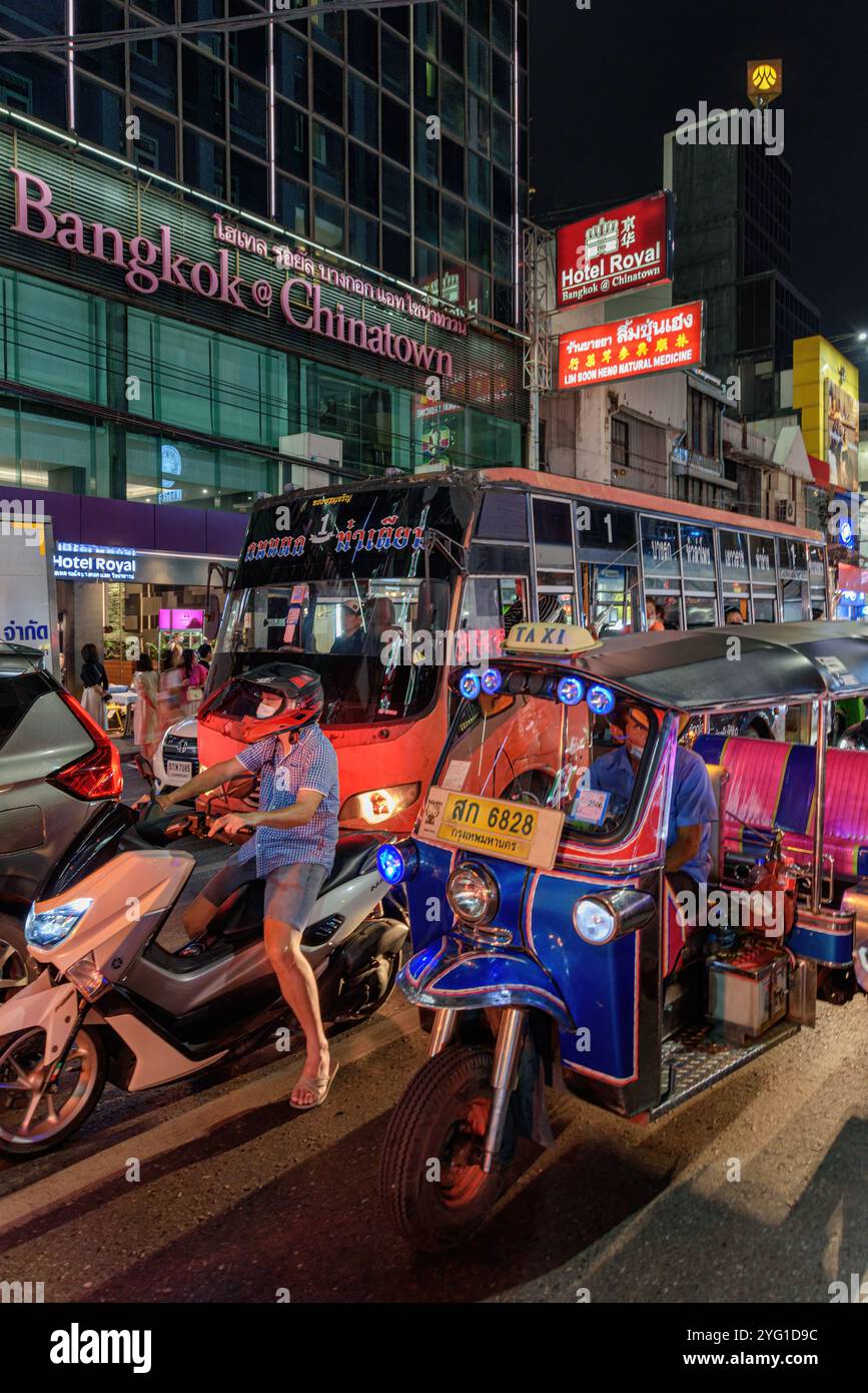 Night view of Yaowarat Road at Chinatown in Bangkok, Thailand Stock Photo - Alamy
