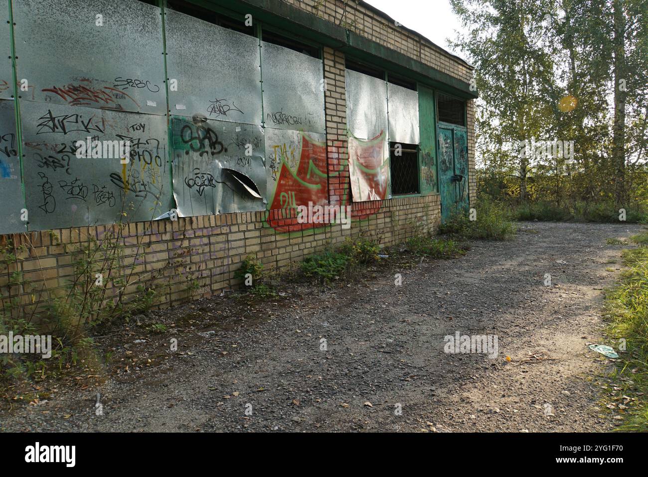 Broken and abandoned store building in the rural town Stock Photo - Alamy