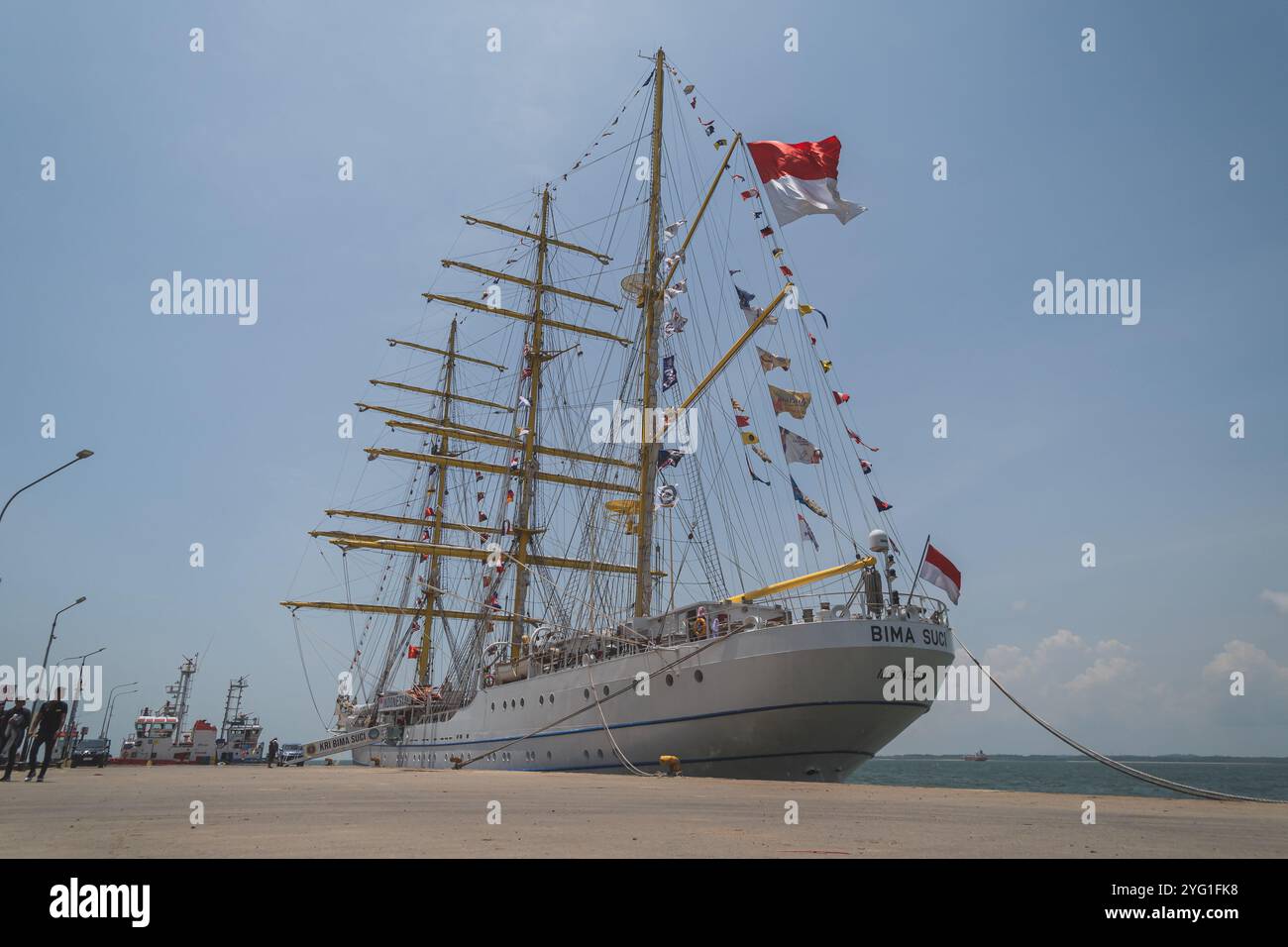 The splendor of the Bima Suci sailing ship which is docked at Semayang ...