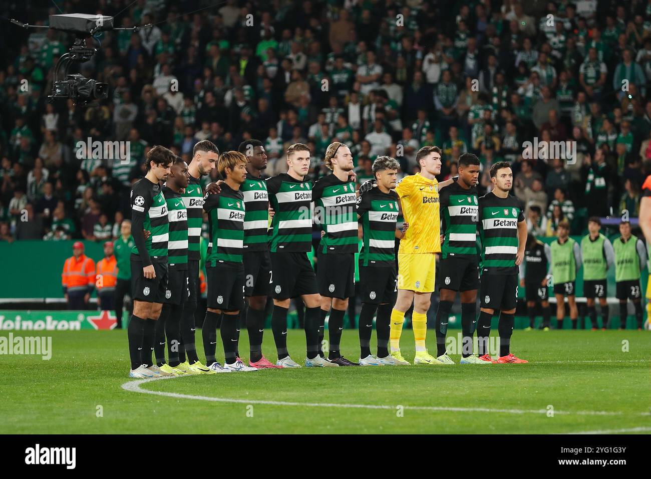 Lisbon, Portugal. 5th Nov, 2024. Sporting CP team group line-up ...