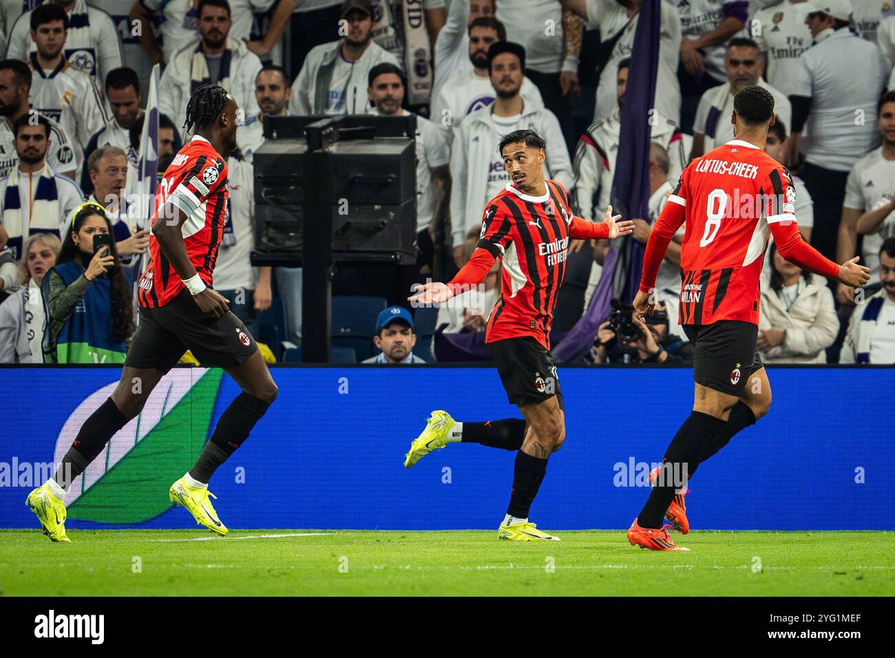 Tijjani REIJNDERS of AC Milan celebrate his goal with Tammy ABRAHAM of ...