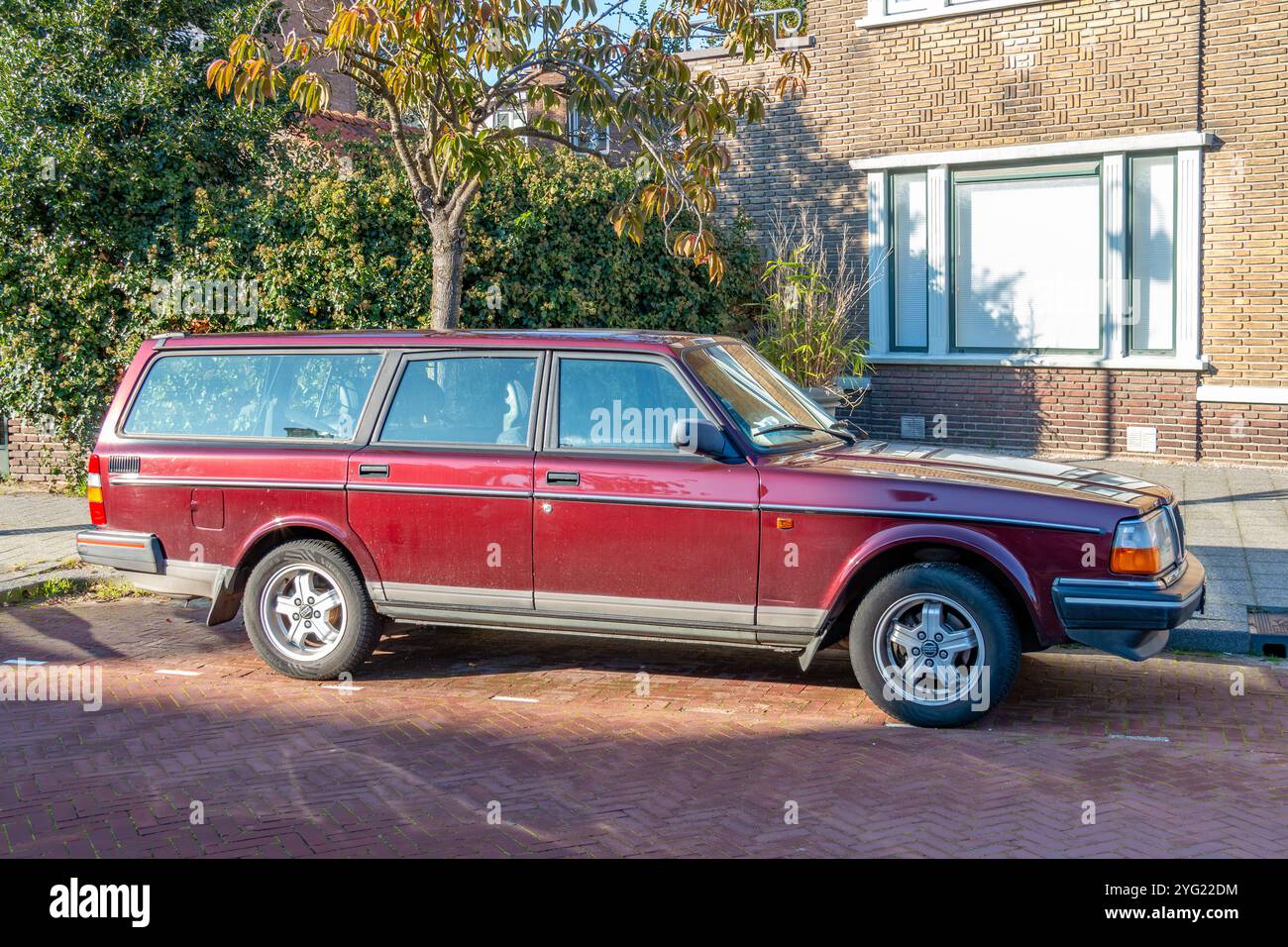 Volvo 240 2yg22dm hi-res stock photography and images - Alamy