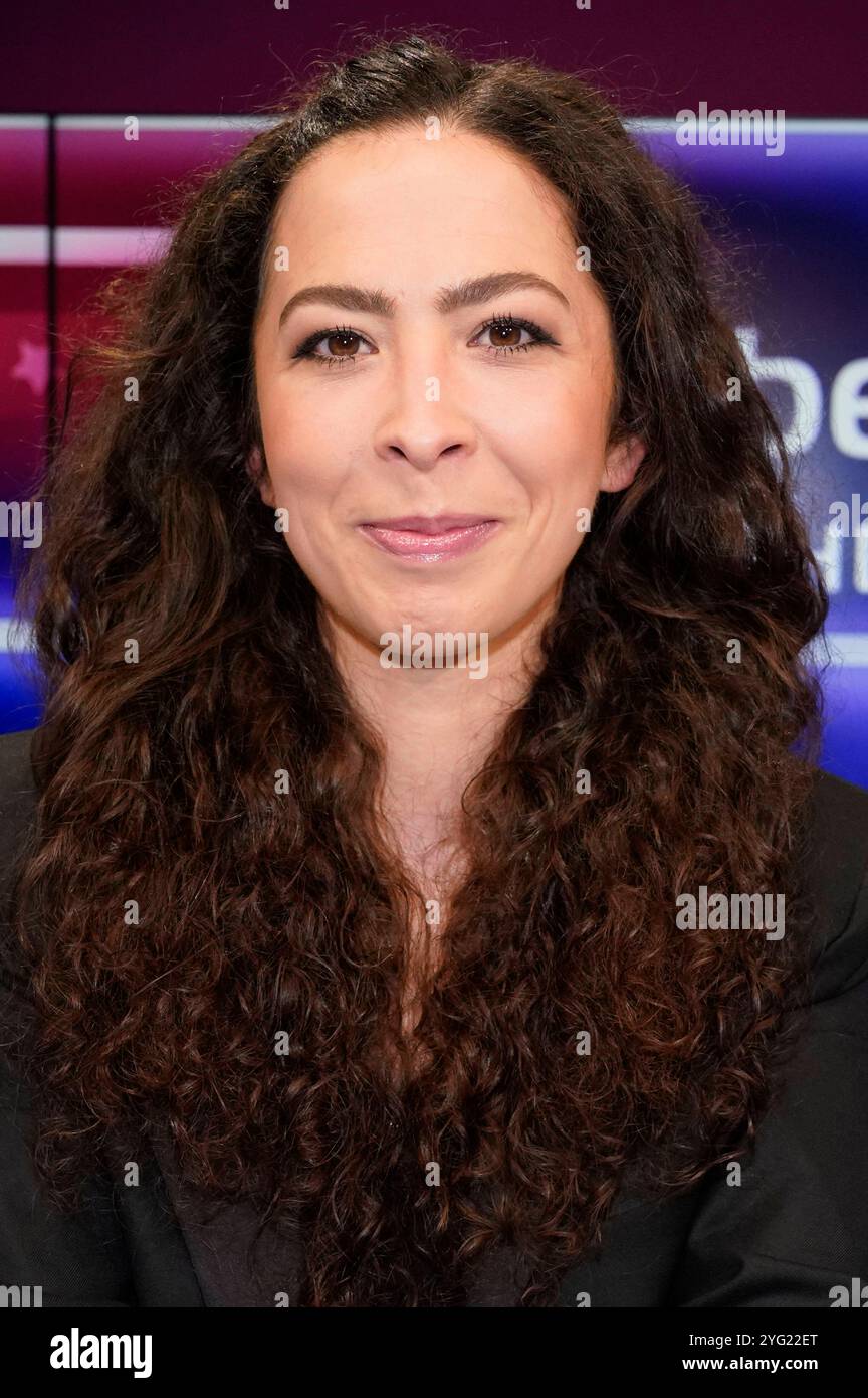 Anna Schneider in der ARD-Talkshow maischberger im Studio Berlin ...