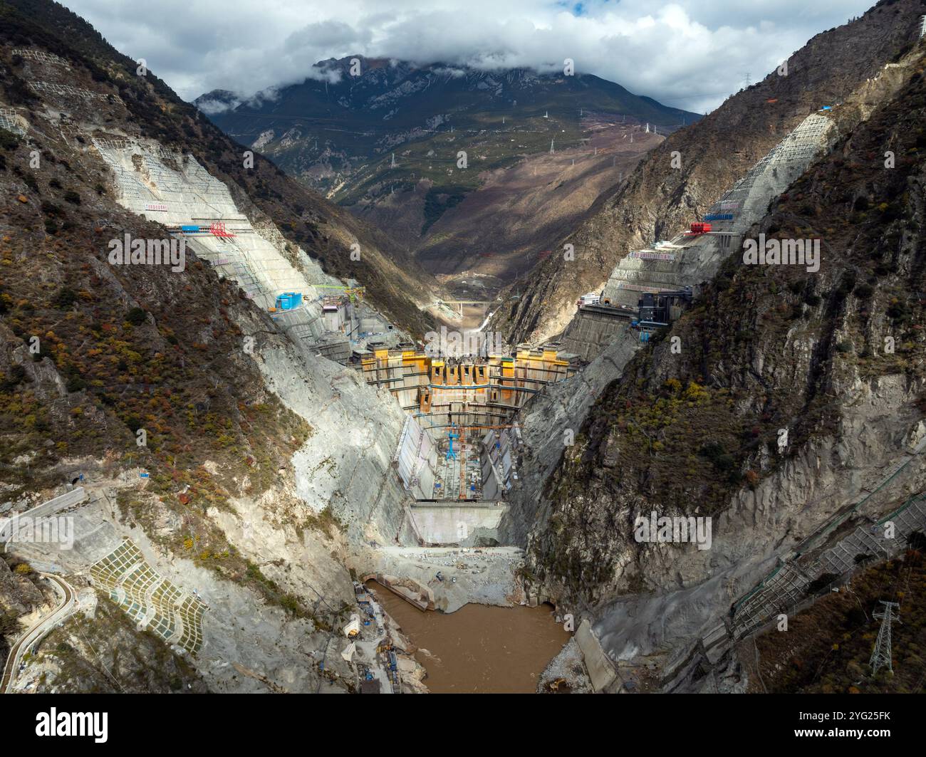 (241106) -- BAIYU, Nov. 6, 2024 (Xinhua) -- An aerial drone photo taken ...