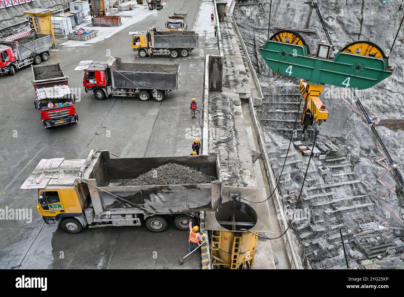 (241106) -- BAIYU, Nov. 6, 2024 (Xinhua) -- This photo taken on Nov. 5 ...