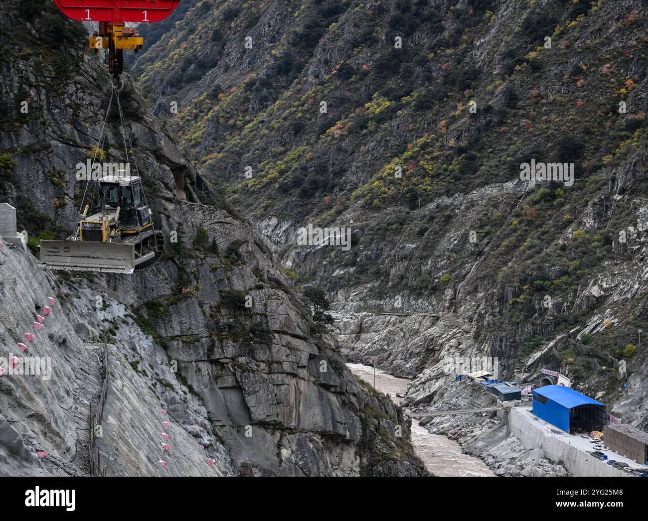 (241106) -- BAIYU, Nov. 6, 2024 (Xinhua) -- A bulldozer is lifted to ...