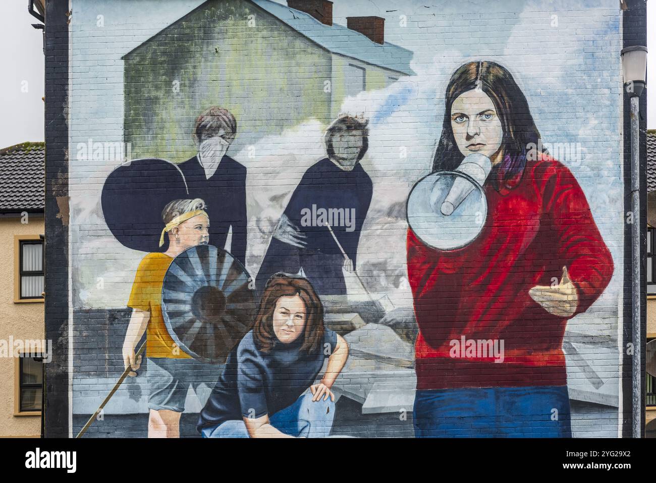 NORTH IRELAND, LONDONDERRY (DERRY), MURAL IN THE CATHOLIC NEIGHBORHOOD ...