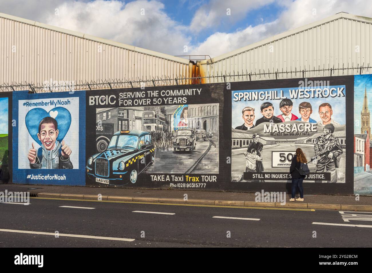 NORTH IRELAND, BELFAST, MURAL ON A WALL IN DIVIS STREET IN WEST BELFAST ...