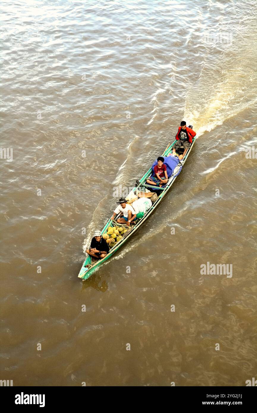 Kapuas river life hi-res stock photography and images - Alamy