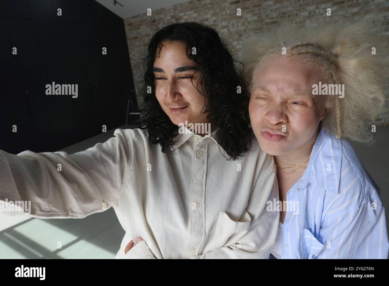 People posing for picture Stock Photo - Alamy
