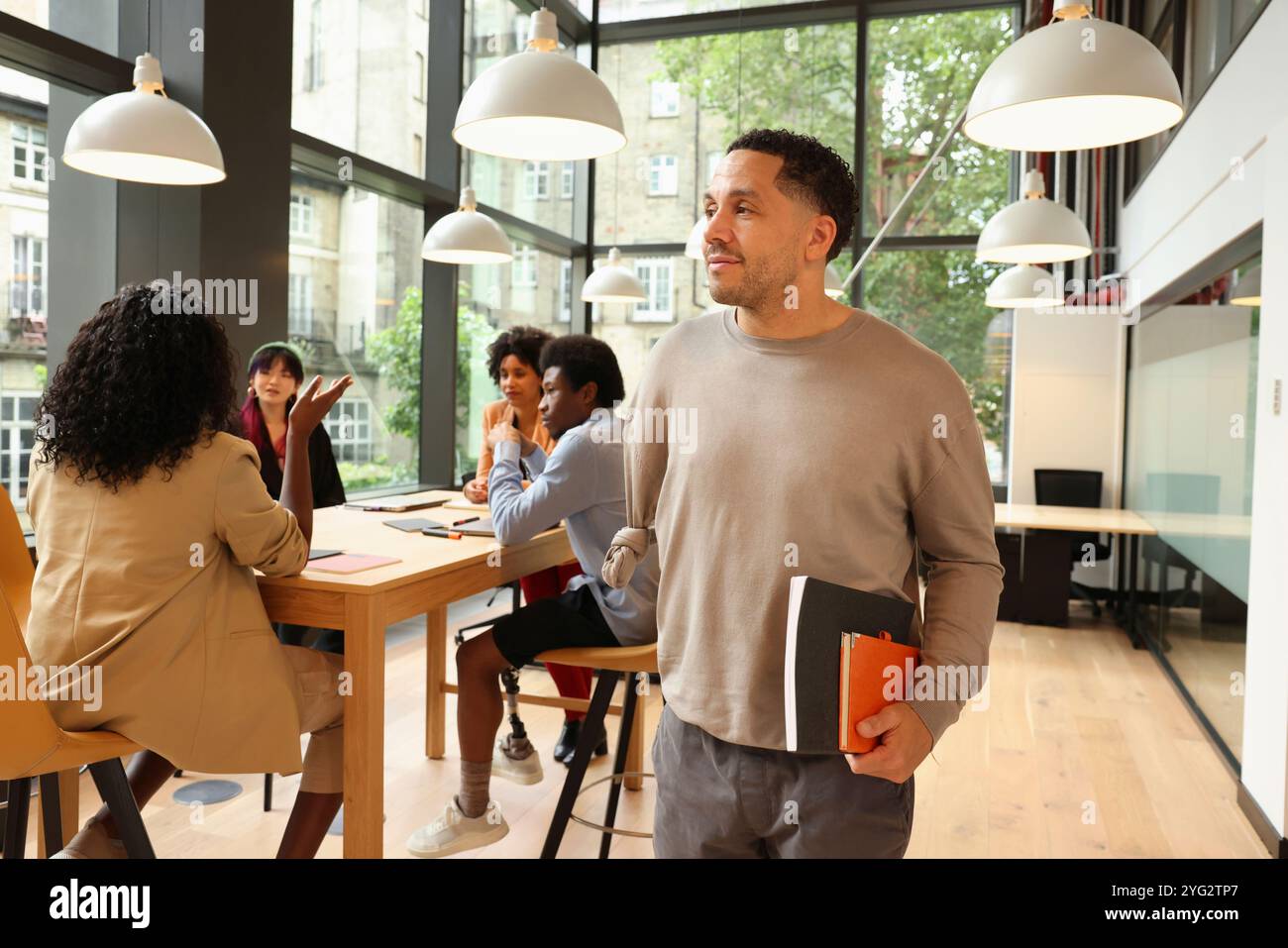 Multi ethnic disabled people hi-res stock photography and images - Alamy