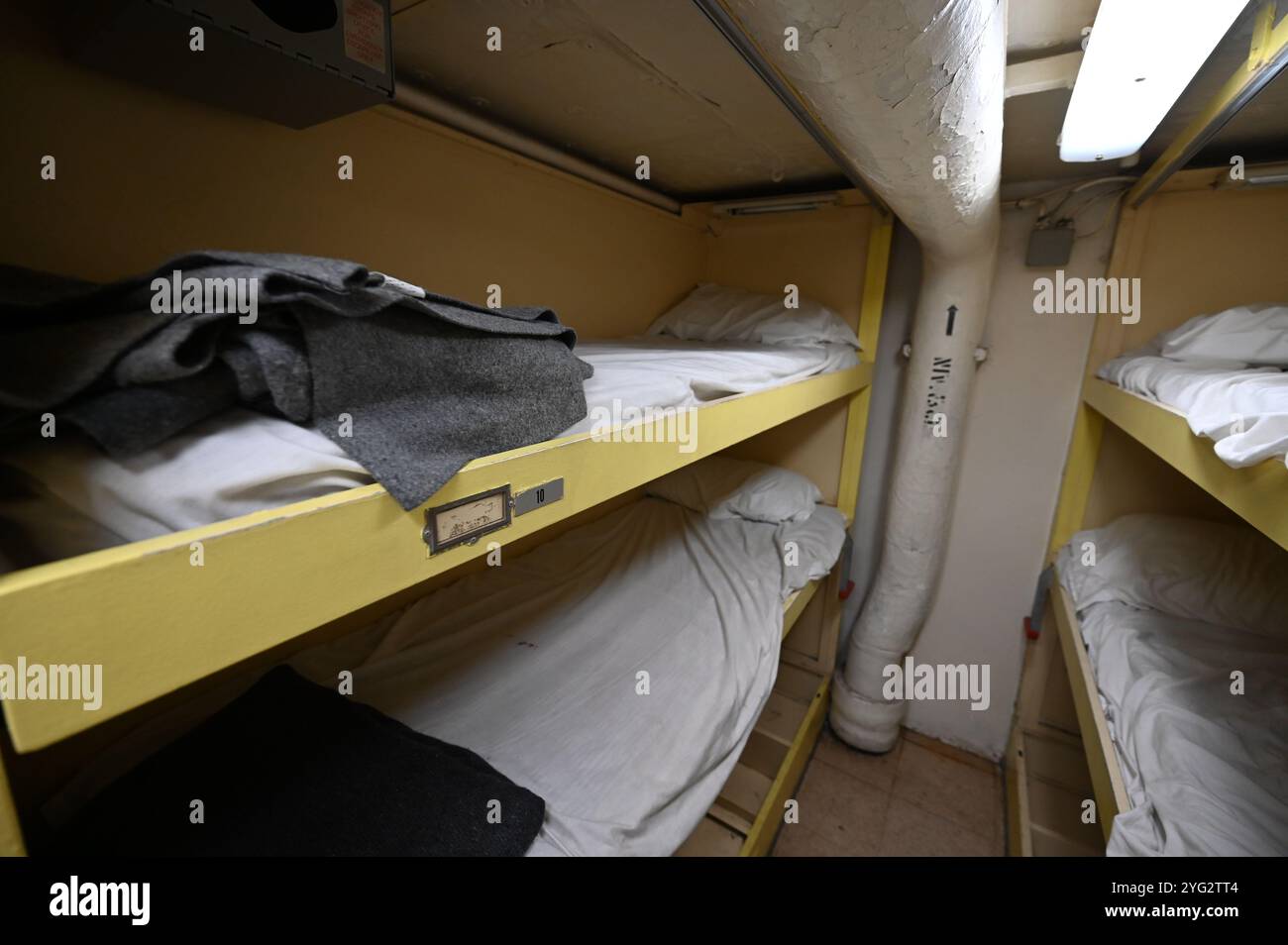 Sailors bunk beds on the USS Wisconsin Battleship Stock Photo - Alamy