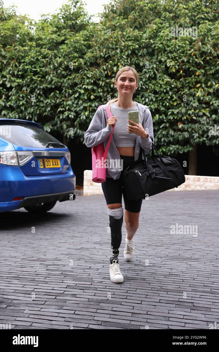 Amputee woman one leg hi-res stock photography and images - Alamy