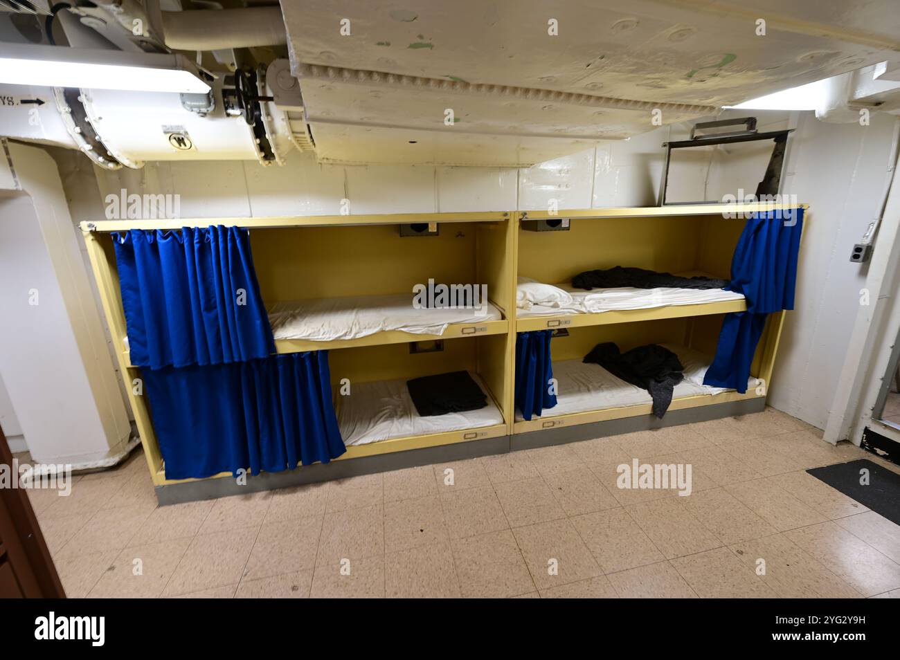 Navy ship bunk beds hi-res stock photography and images - Alamy
