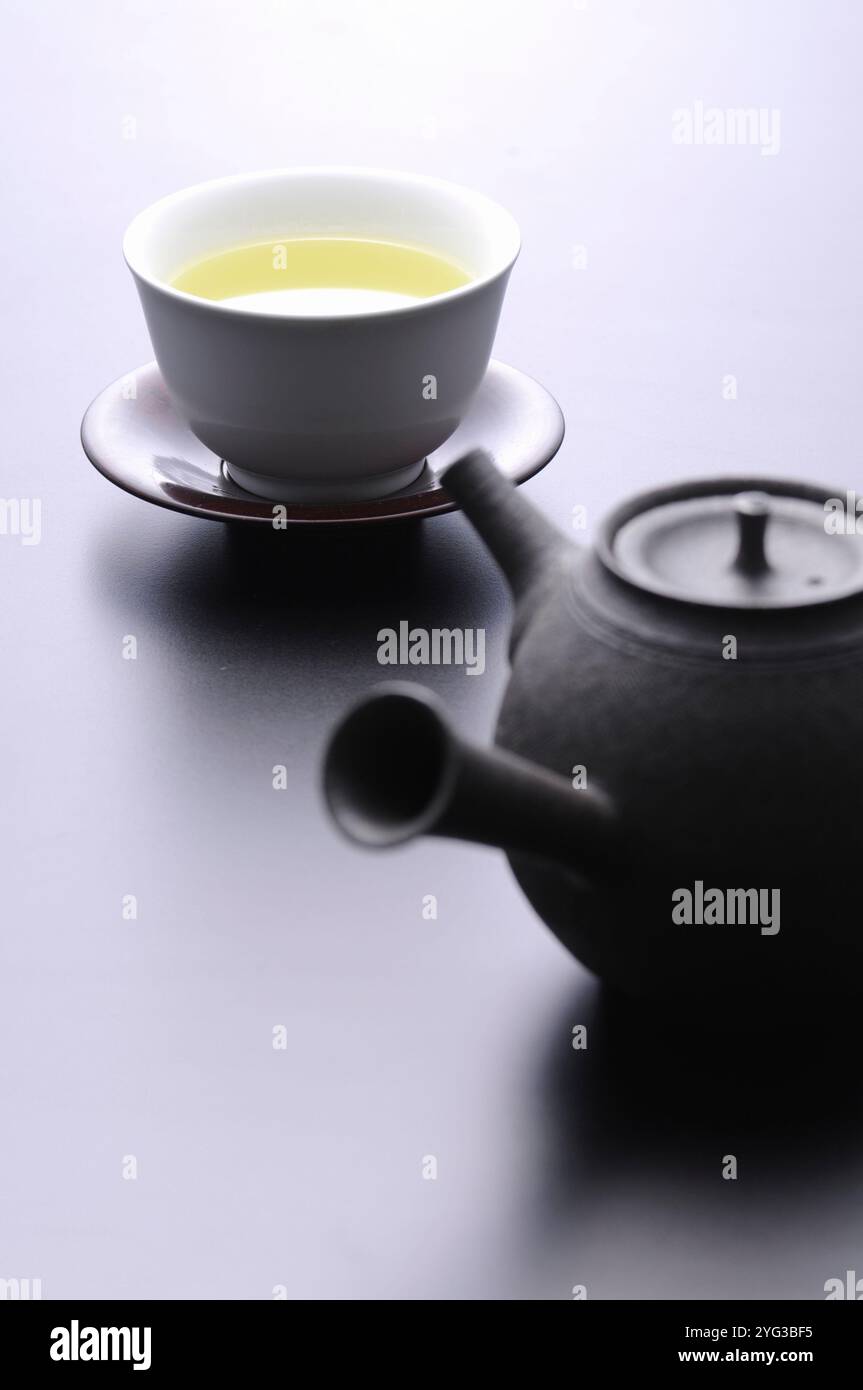 Tee pot hi-res stock photography and images - Alamy