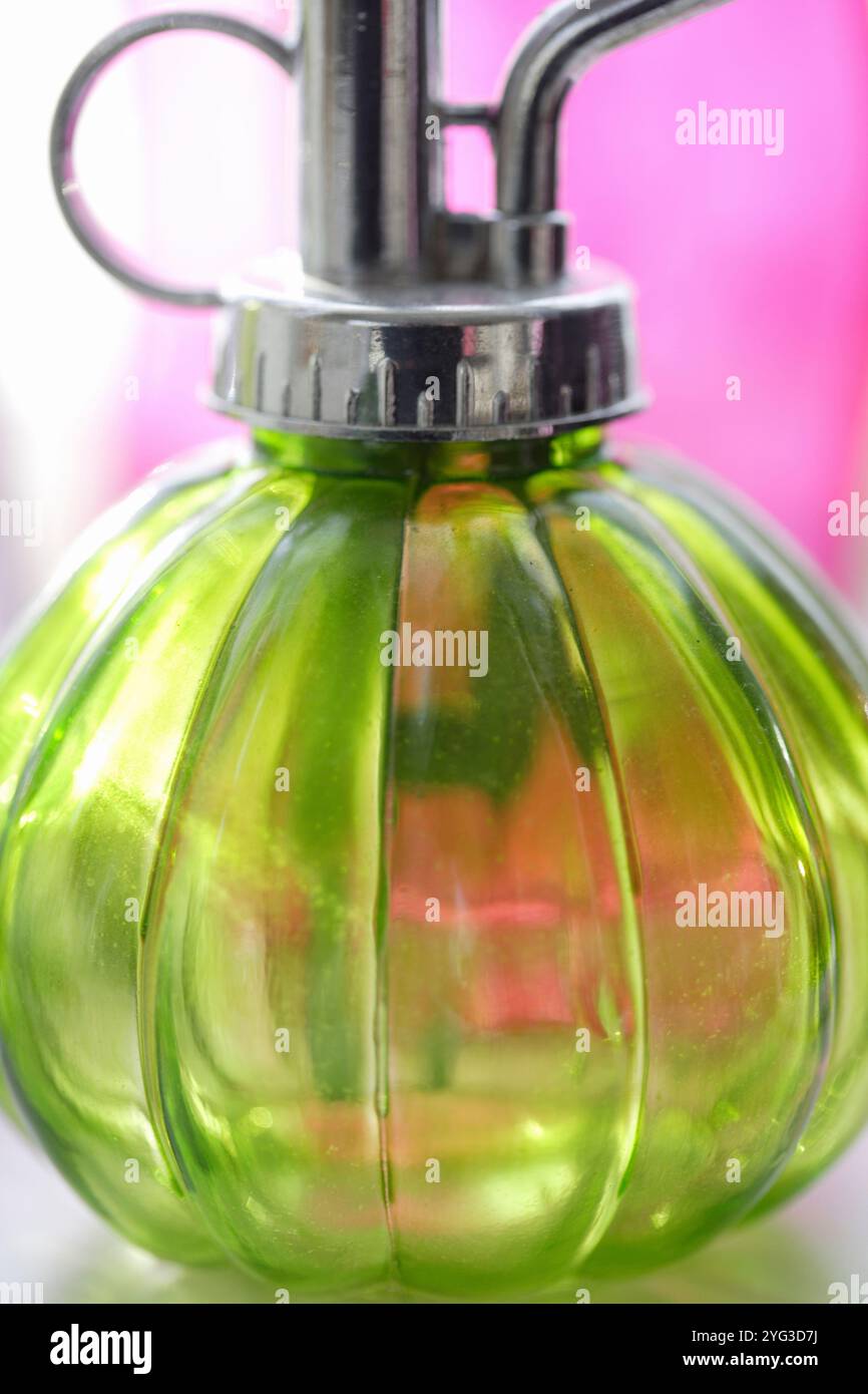 Green mist spray hi-res stock photography and images - Alamy