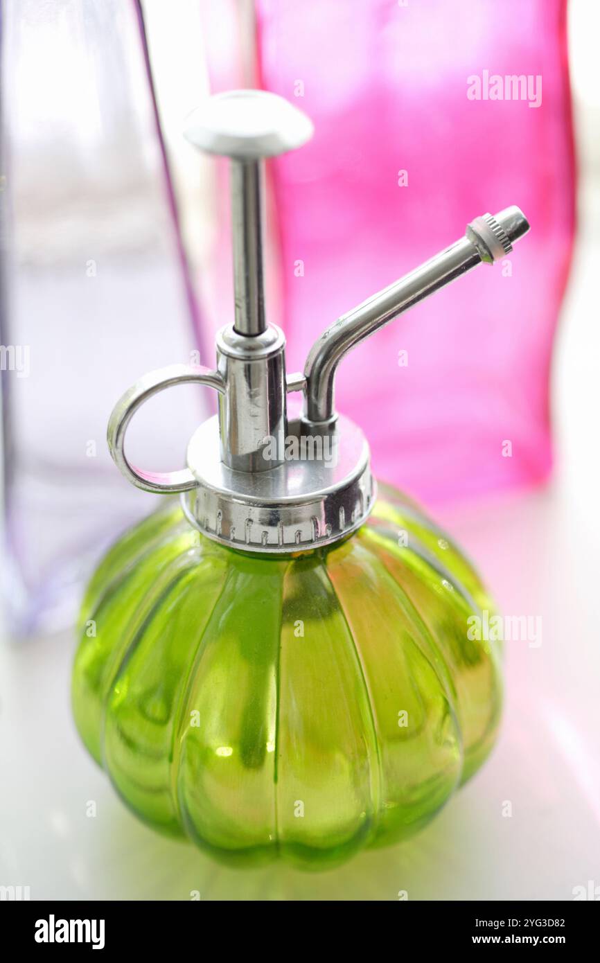 Green mist spray hi-res stock photography and images - Alamy