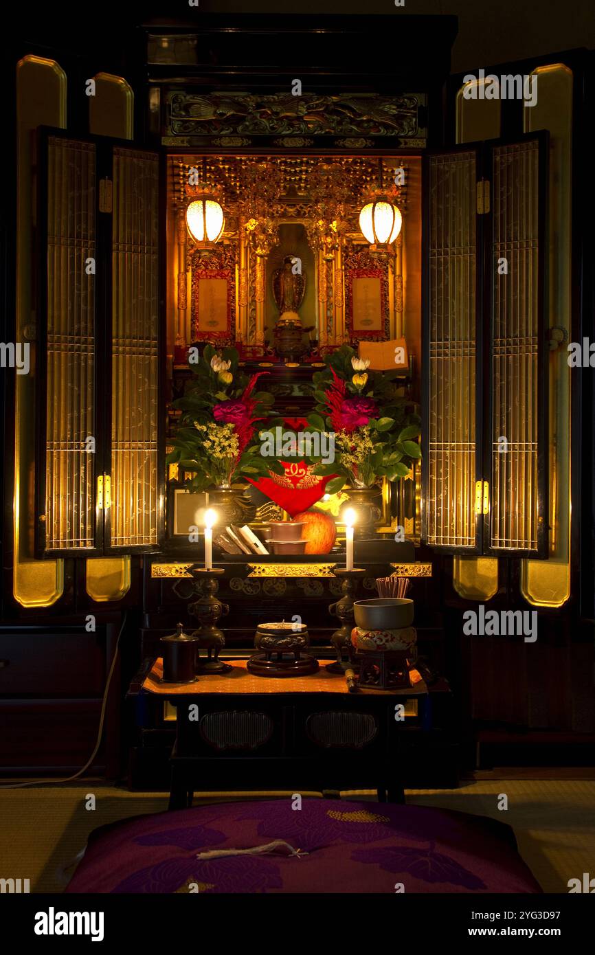 Ancestor altar hi-res stock photography and images - Alamy