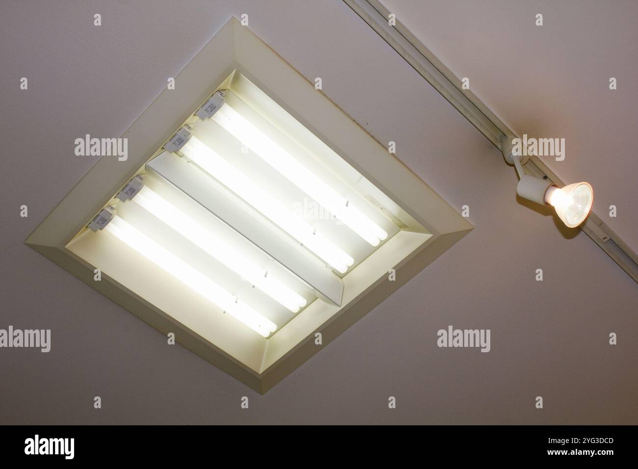 Fluorescent light ceiling hi-res stock photography and images - Alamy