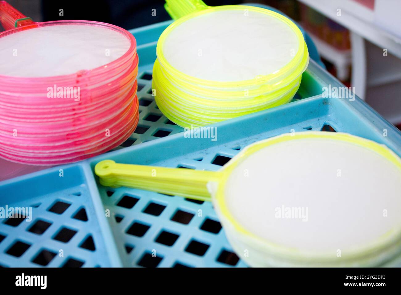 Scooping paper hi-res stock photography and images - Alamy