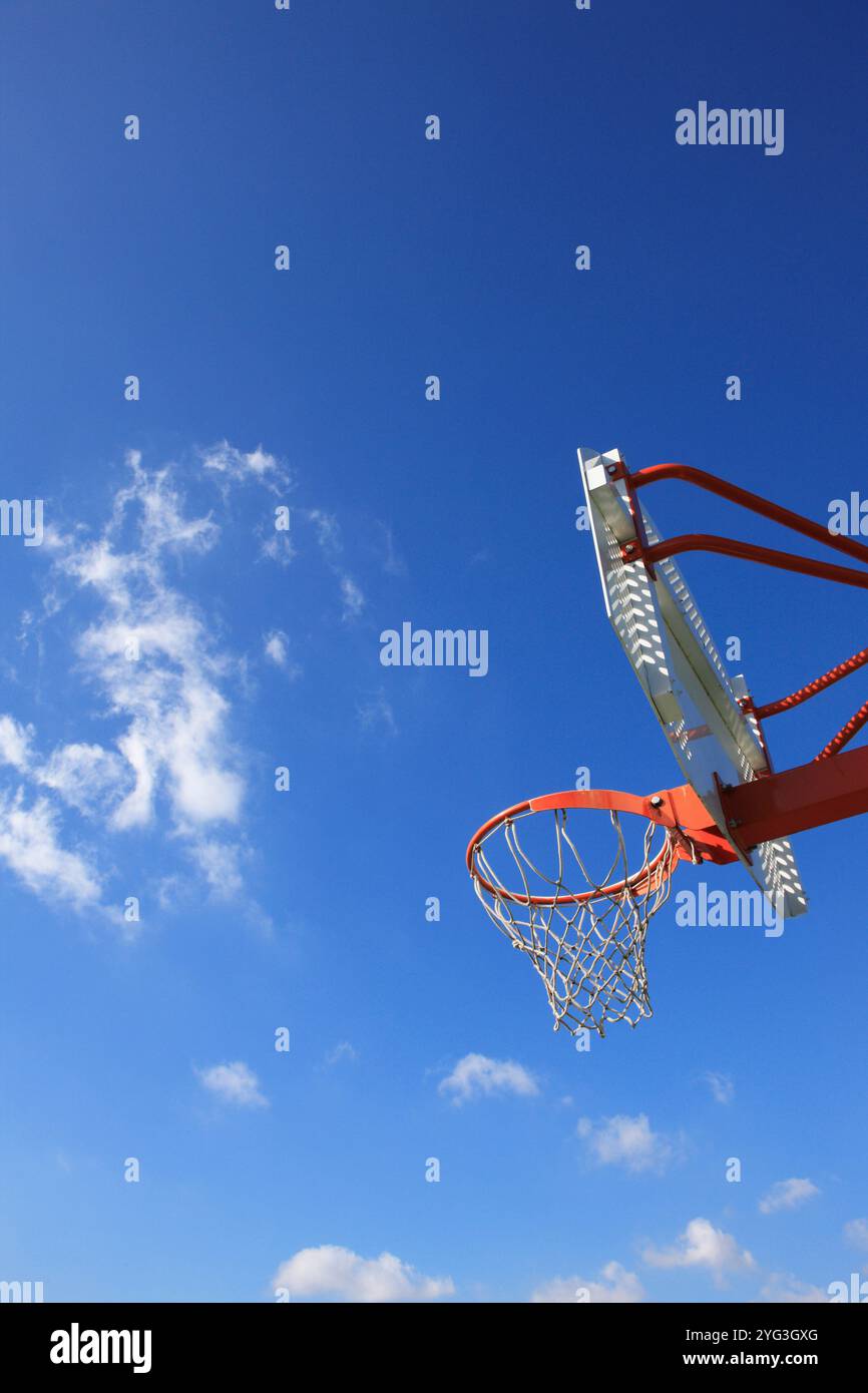 Shoot basketball hi-res stock photography and images - Alamy