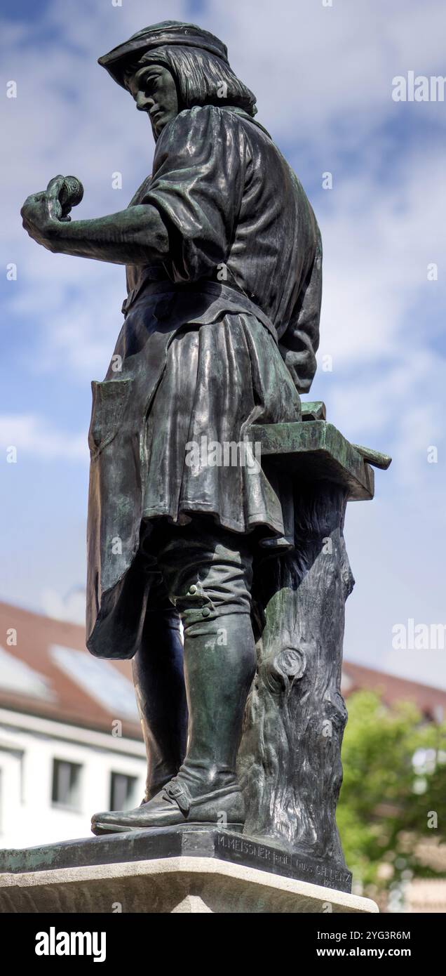 Sculpture by Peter-Henlein, inventor of the pocket watch, fountain ...