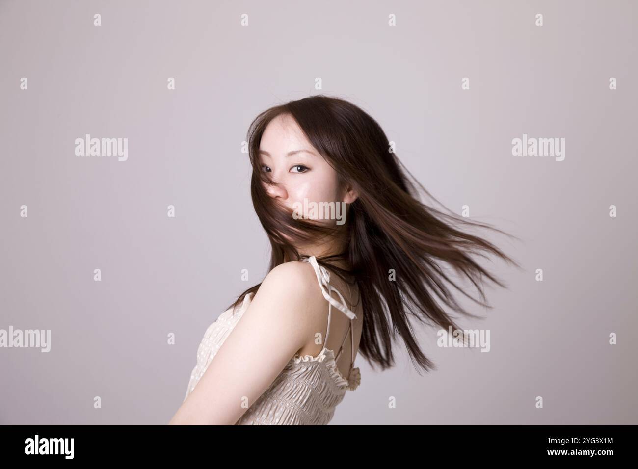 Woman turning around Stock Photo - Alamy