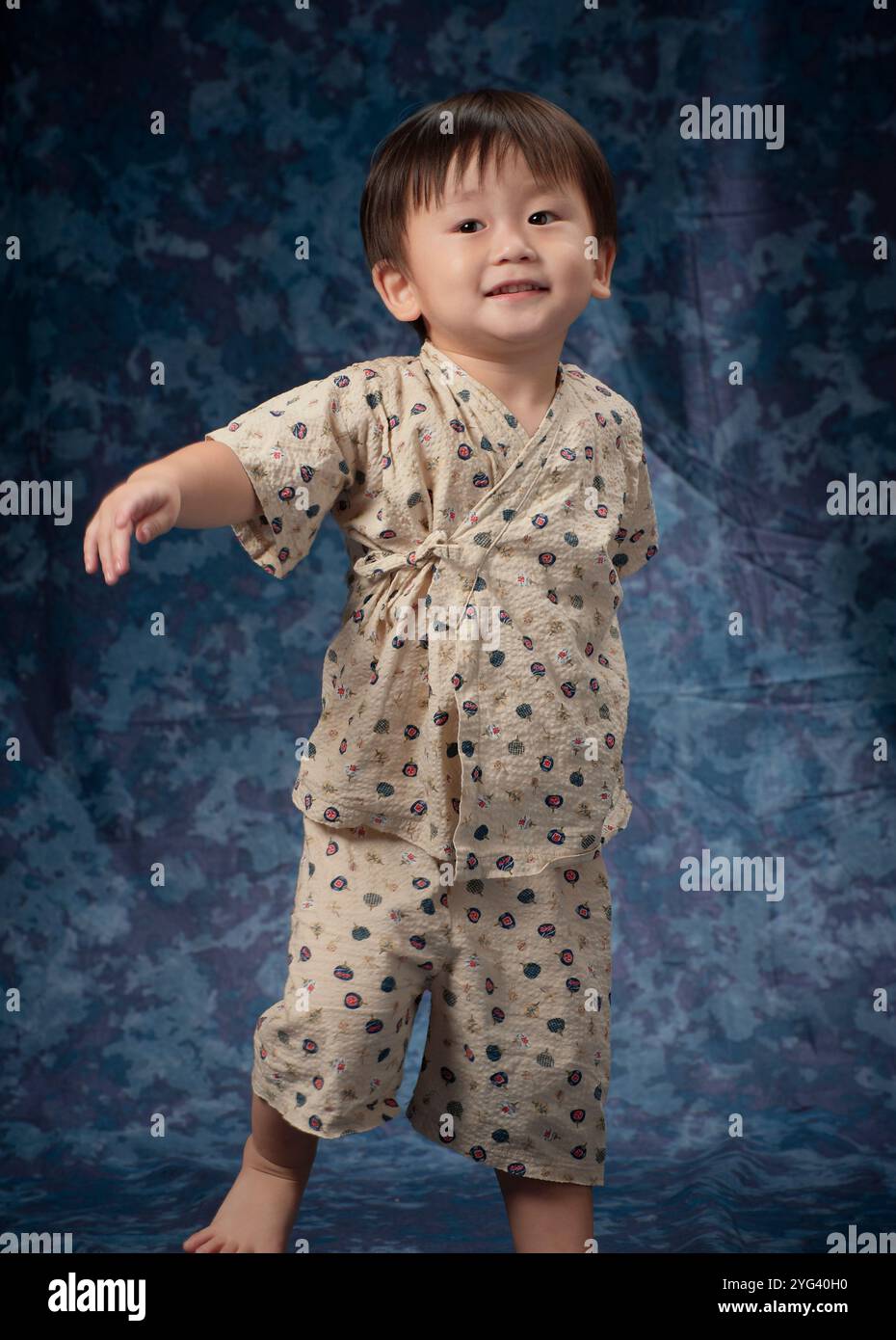 Wearing summer wear hi-res stock photography and images - Alamy