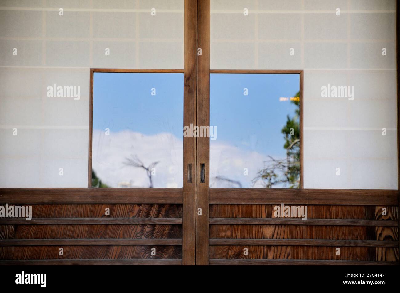 Shoji screen of a Japanese house Stock Photo - Alamy
